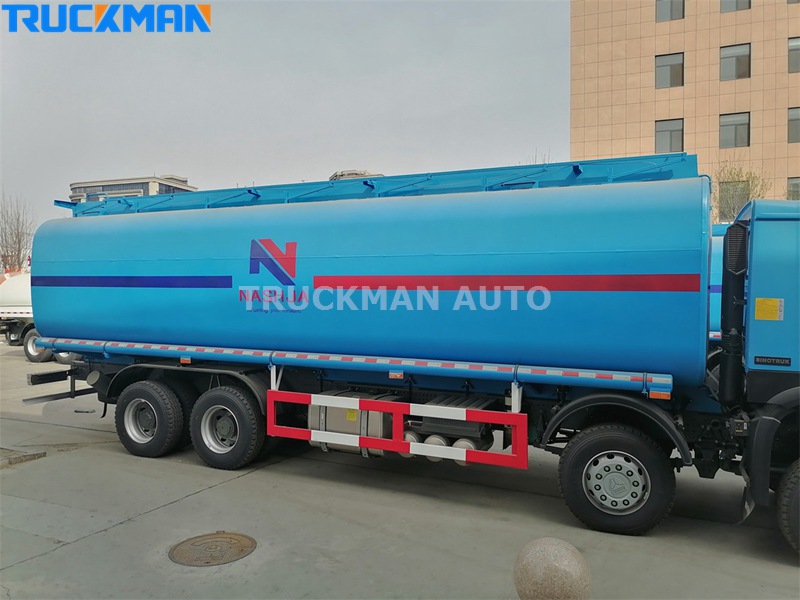 SINOTRUCK 9000 Gallon Fuel Tank Truck Delivery To Liberia