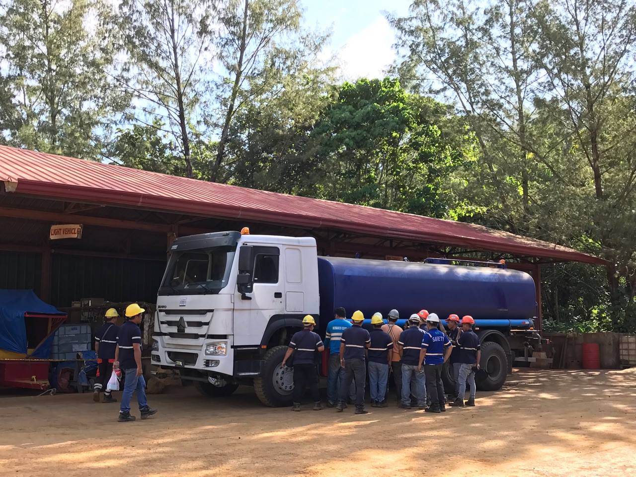 SINOTRUK HOWO 371HP All Driven Fuel Tank Truck