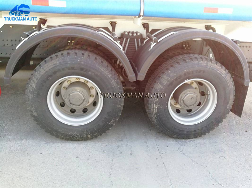 20000 Liter SINOTRUCK HOWO Water Tank Truck With Front Spray Rear Sprinkle