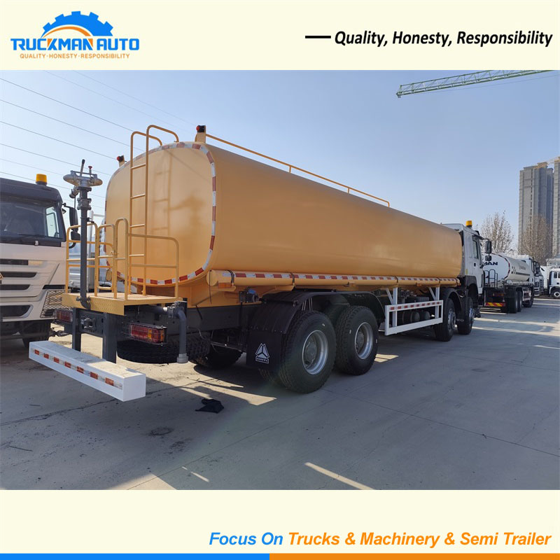 SINOTRUK HOWO 8x4 12 Wheels 25000 Liters Sprinkler Truck